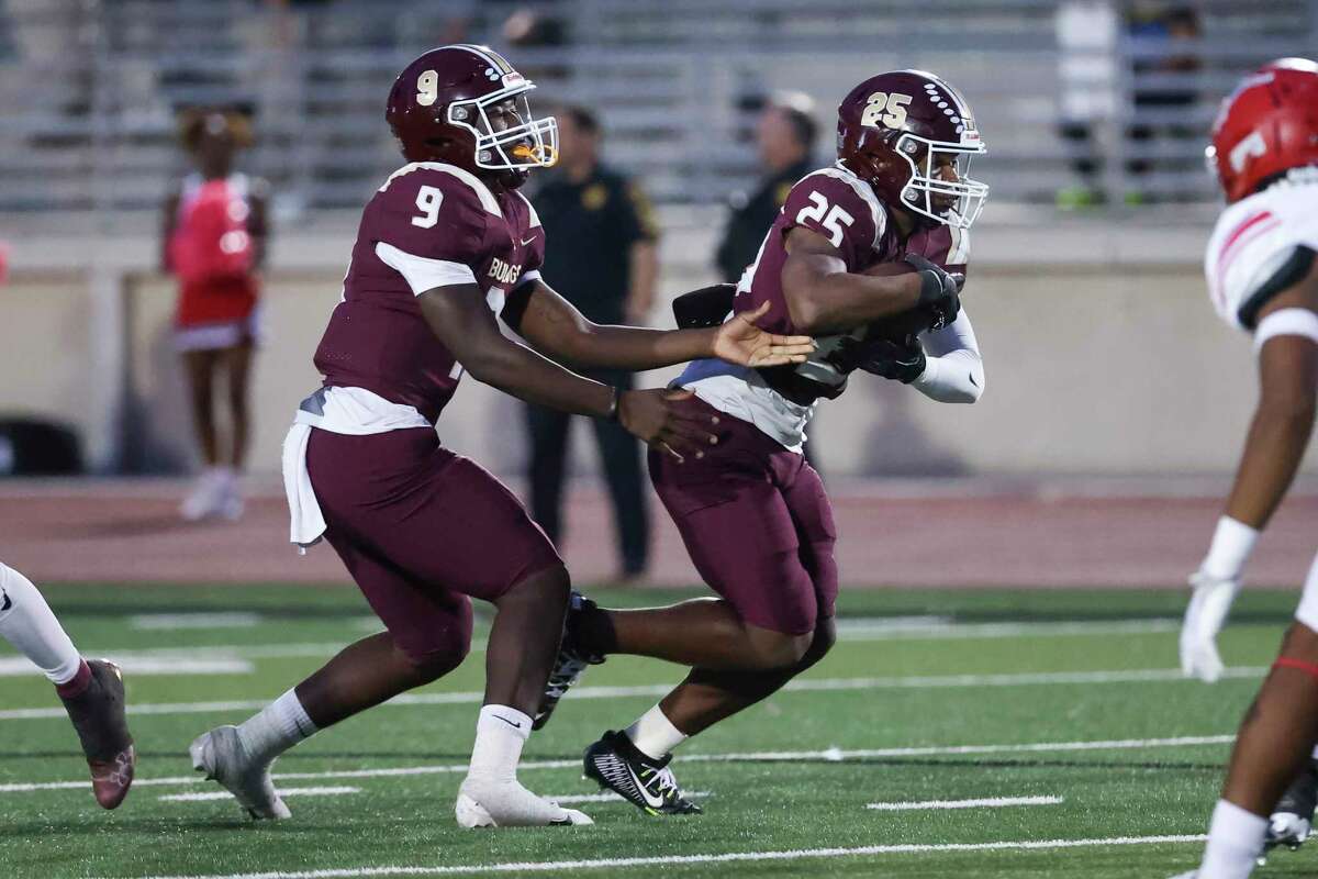 North Shore Mustangs top Summer Creek Bulldogs, remain unbeaten