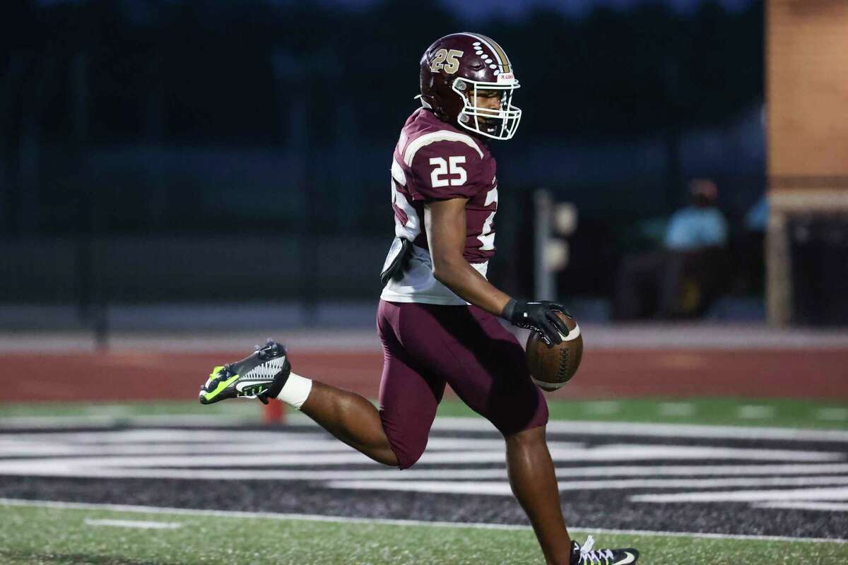 North Shore Mustangs top Summer Creek Bulldogs, remain unbeaten