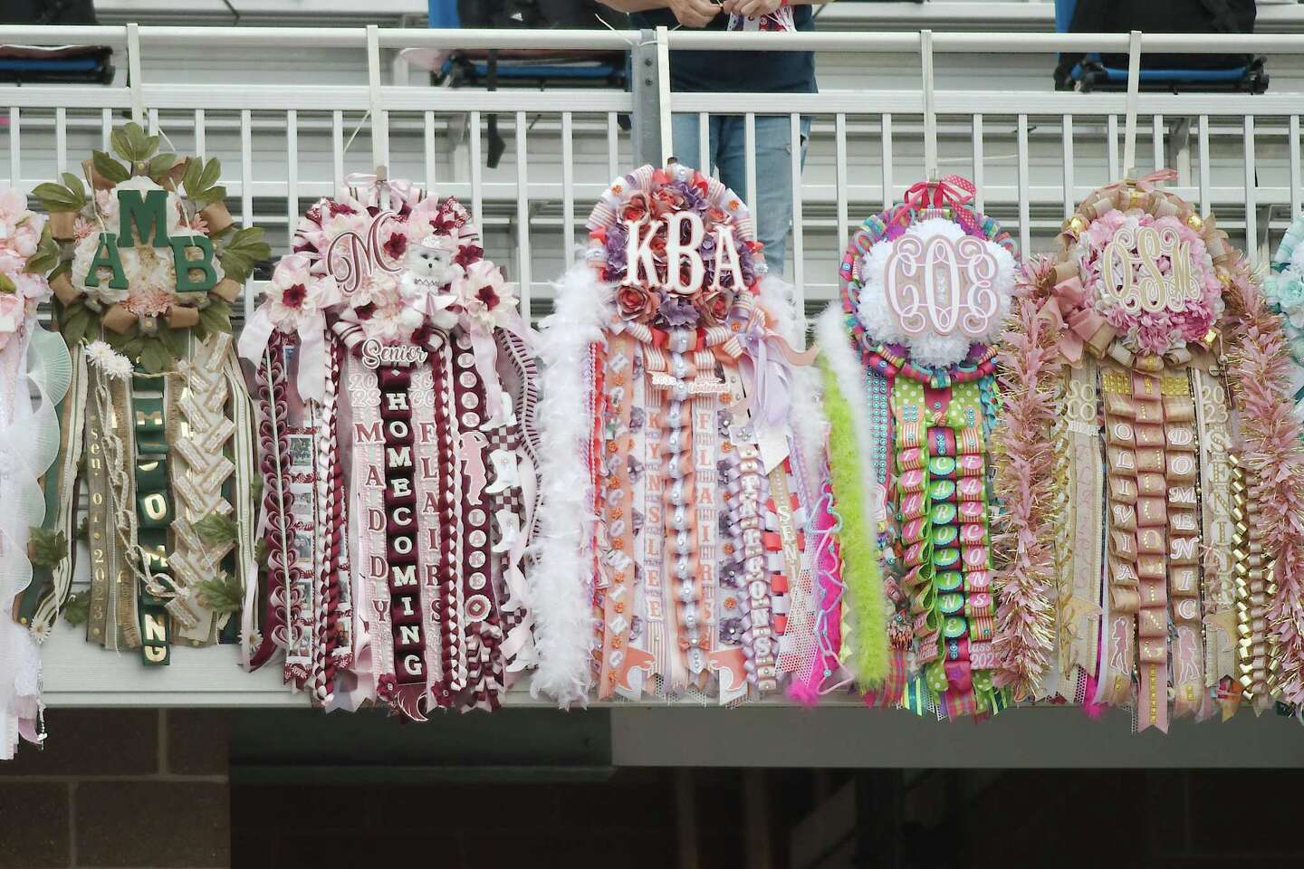 Texas homecoming mum season is here. What to know about the tradition