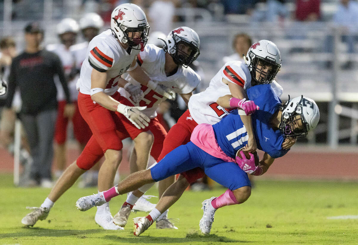 Episcopal Knights cruise past St. John's Mavericks