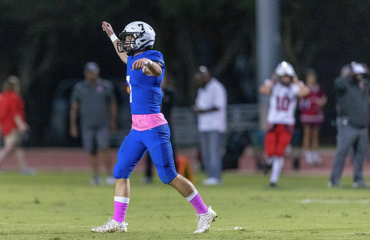 Episcopal Knights cruise past St. John's Mavericks