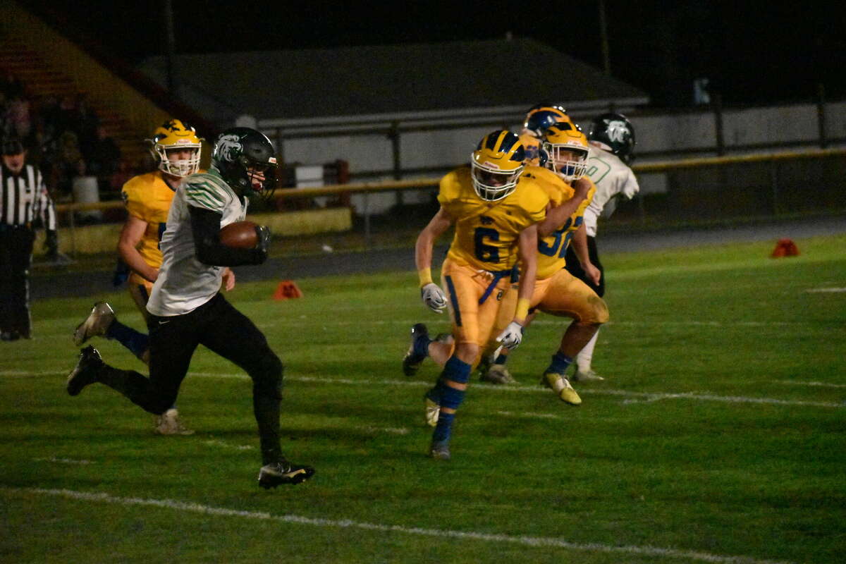 Evart Wildcats football beat Houghton Lake 49-0 on October 7