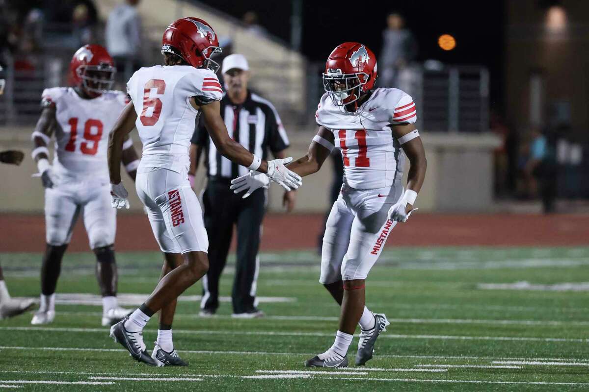 North Shore Mustangs top Summer Creek Bulldogs, remain unbeaten