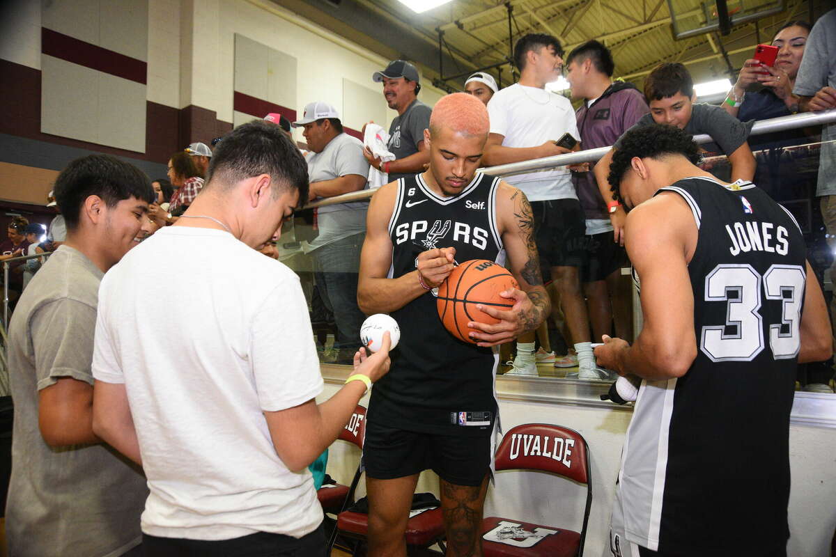 San Antonio Spurs give Uvalde a 'day to remember' with open practice at UHS