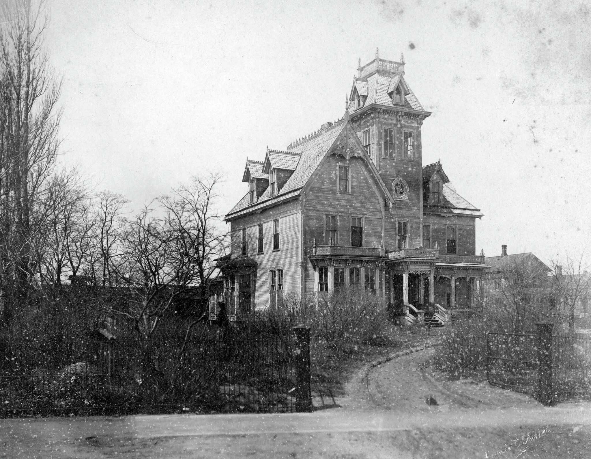 What do you know about Oakhill's Charles Rietz Home