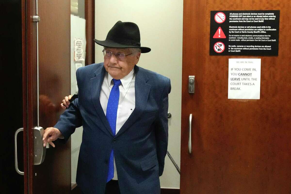 Man accused of killing sheriff's deputy will represent himself