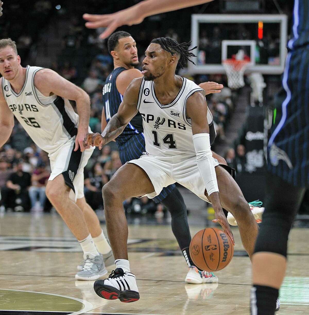 Spurs view rookies as future supporting cast