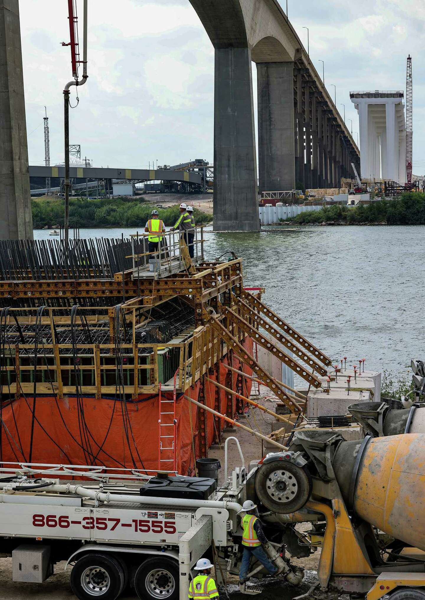 New $1.3B Houston Ship Channel Bridge resumes work
