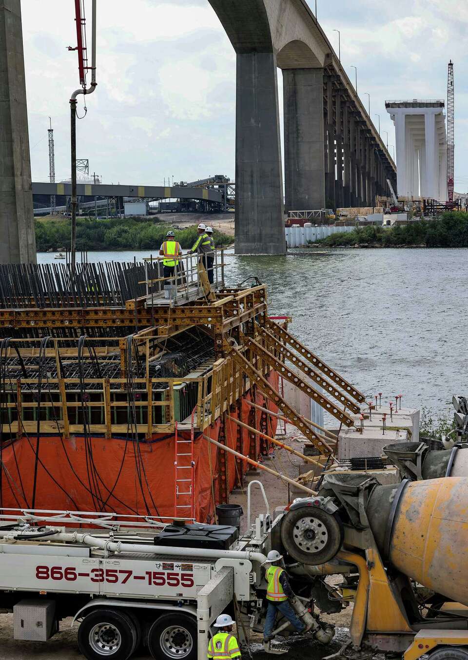 New $1.3B Houston Ship Channel Bridge resumes work