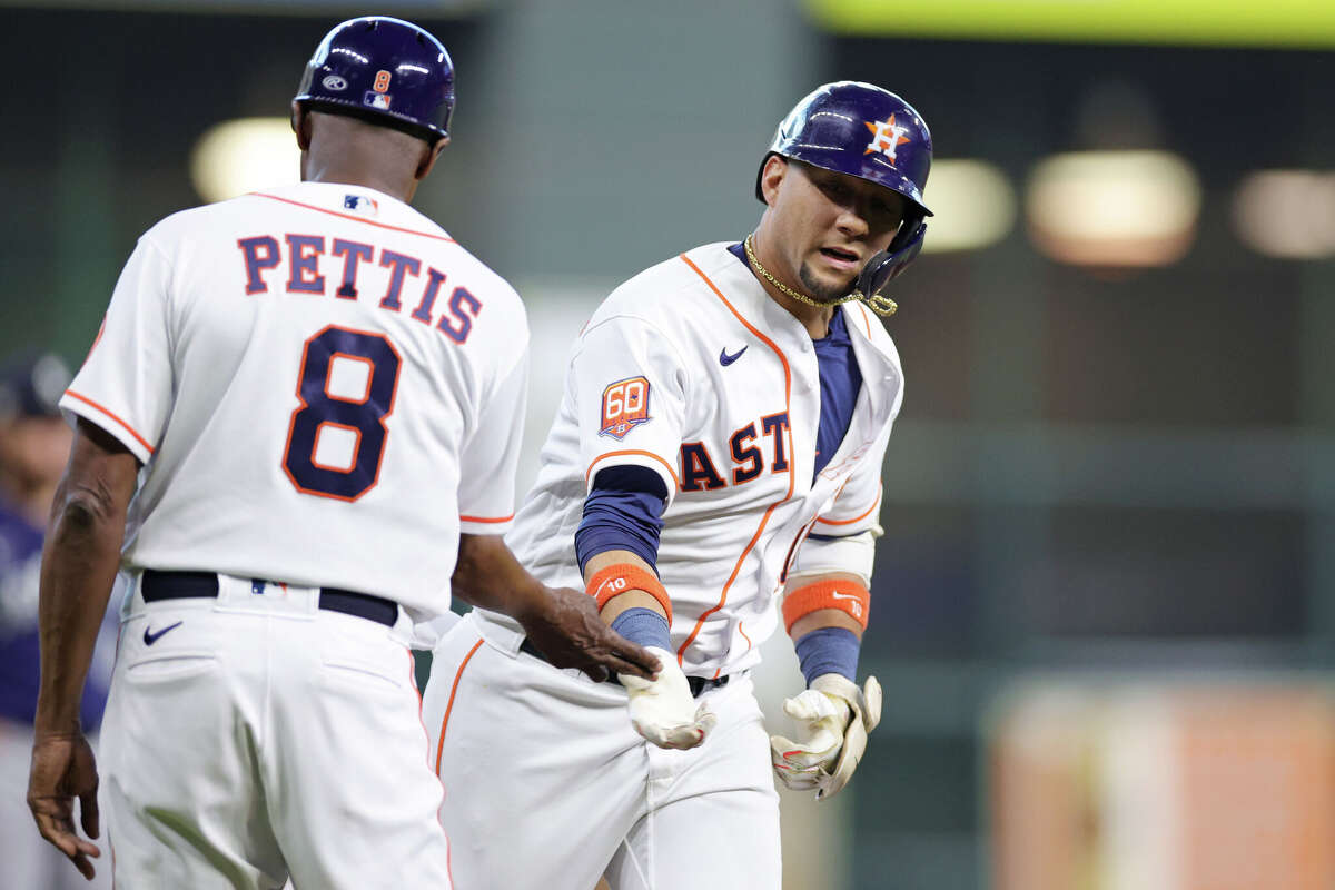 Yuli Gurriel turns in throwback performance in ALDS Game 1