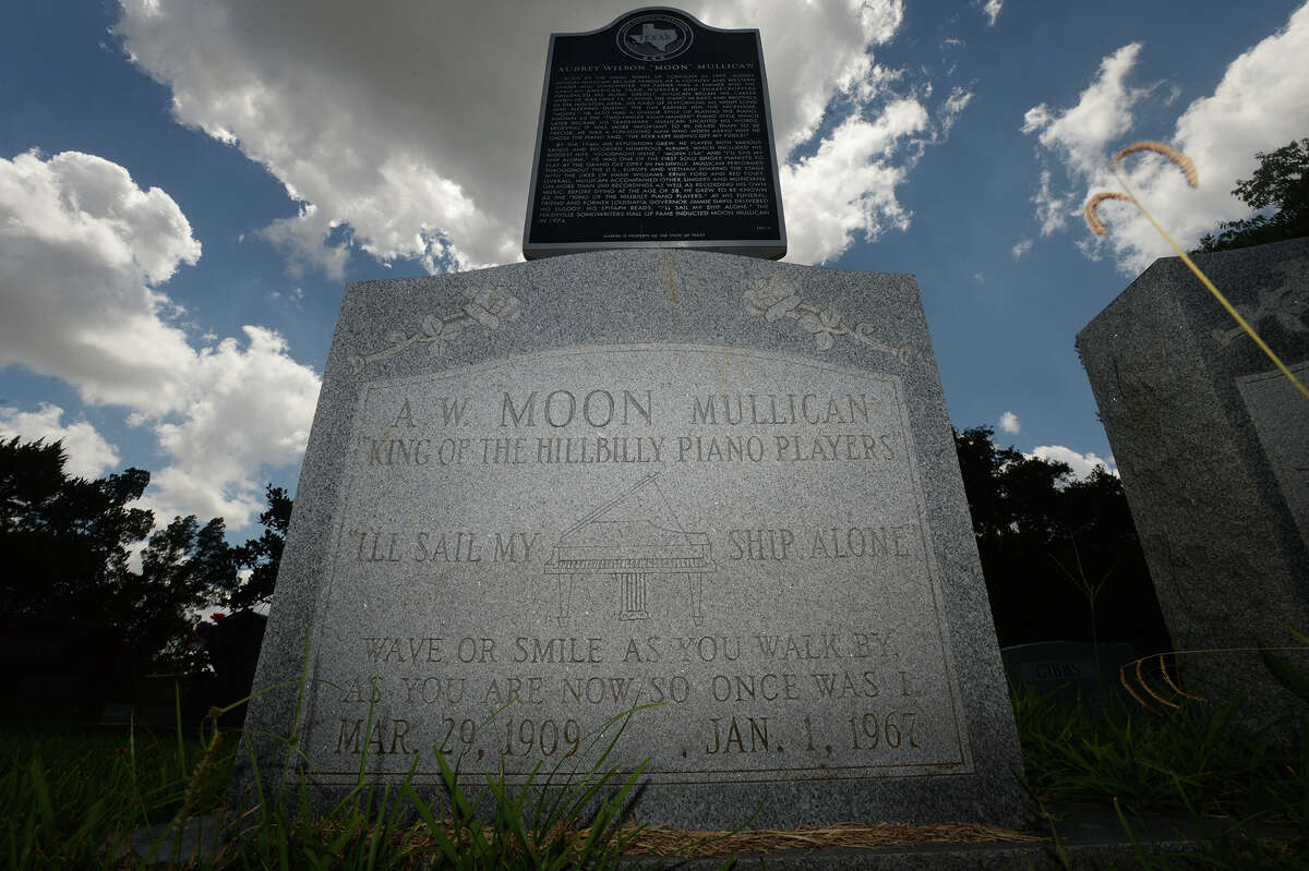 Texas-based blues player Johnny Nicholas honors Moon Mullican, a lost ...