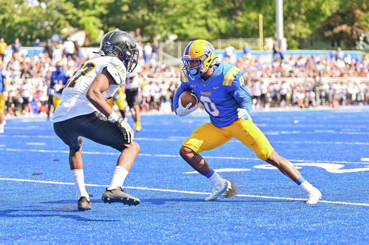 Troy High graduate Holmes still a big target for New Haven football