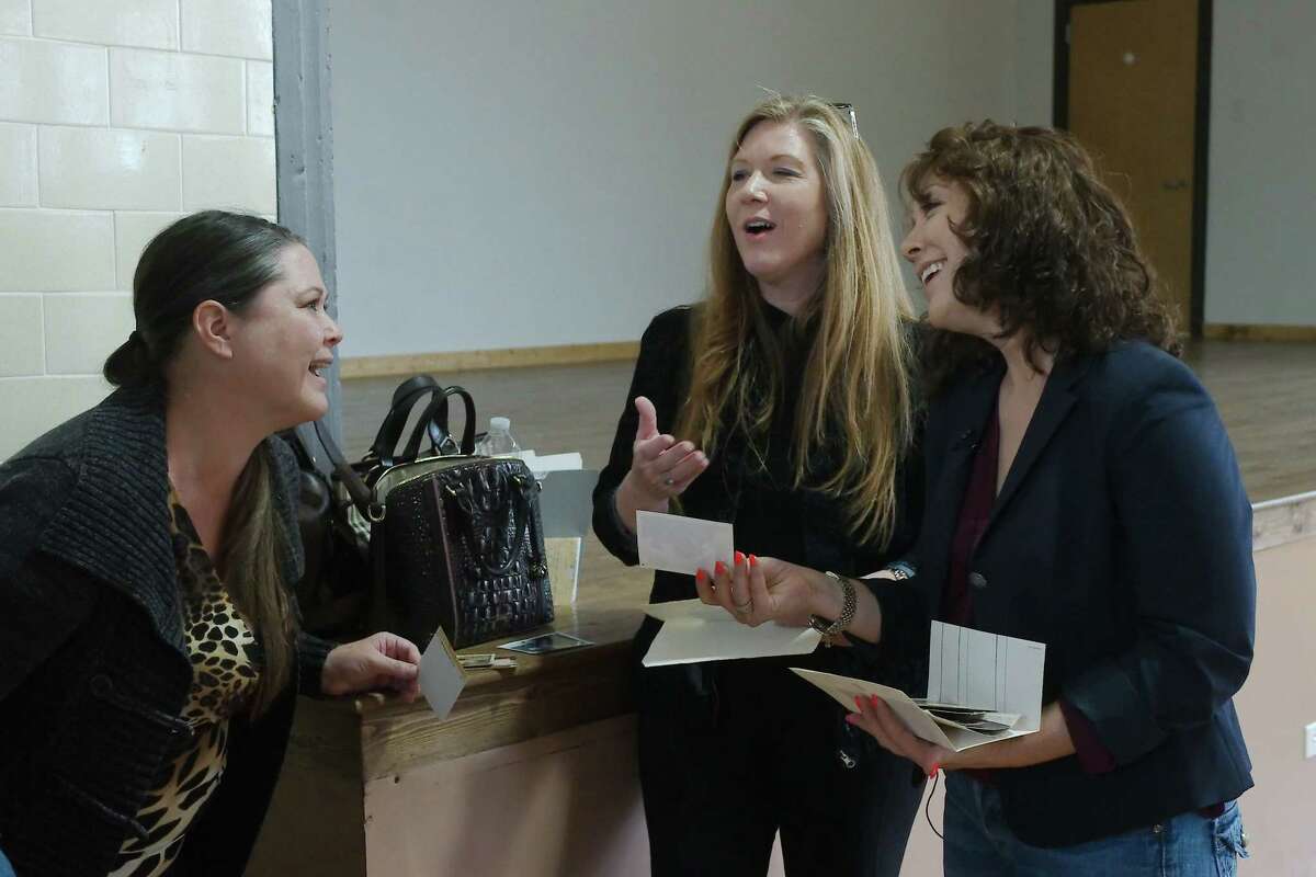 Beverly Williams' life recalled as her children look through found purse