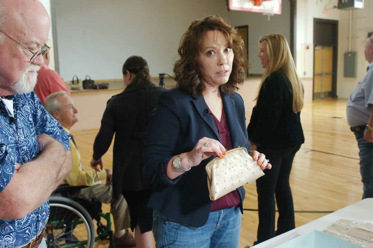 Beverly Williams' life recalled as her children look through found purse