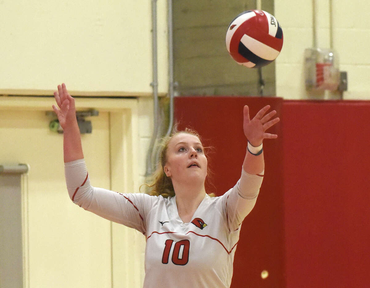 Darien volleyball defeats Greenwich for the first time since 2018