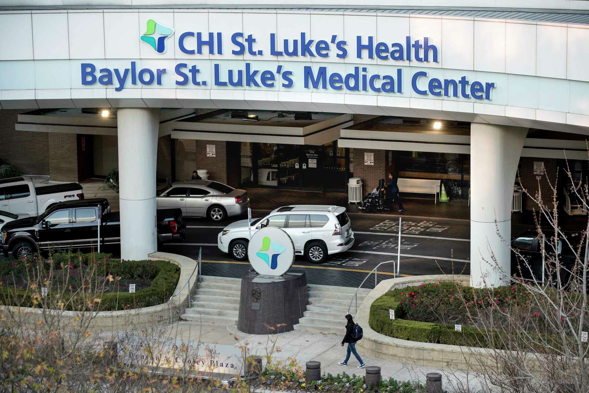 Baylor doctors used unqualified trainees at St. Luke's, feds say