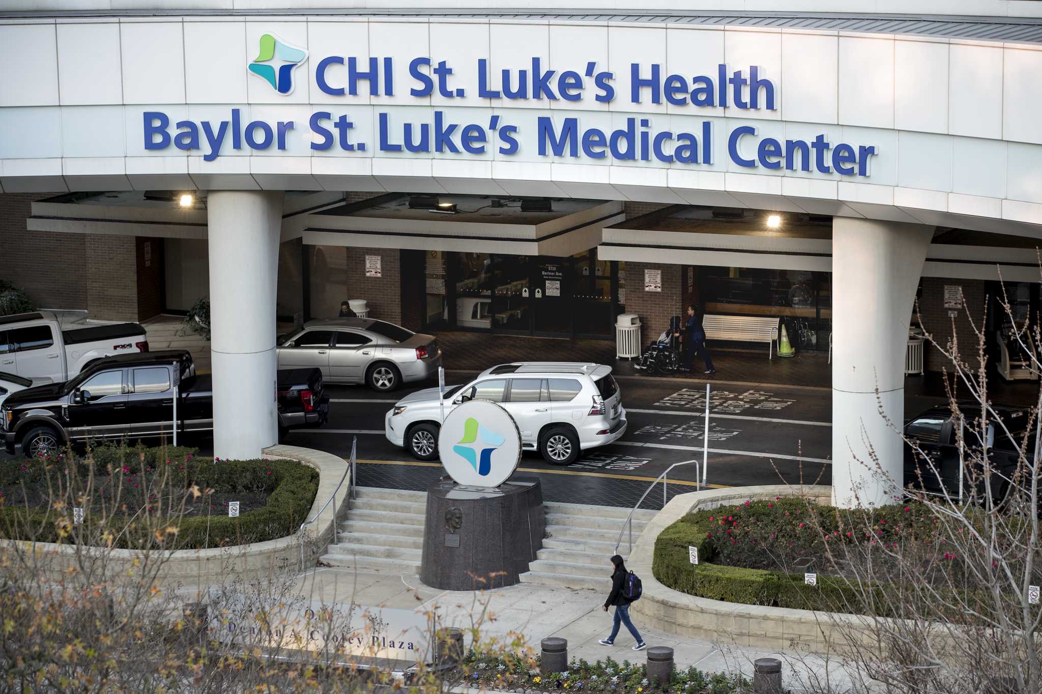 Baylor doctors used unqualified trainees at St. Luke's, feds say