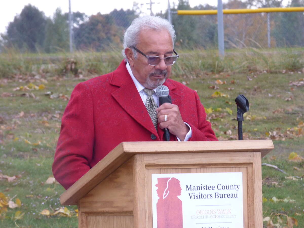 Origins Walk dedication draws crowd in Manistee
