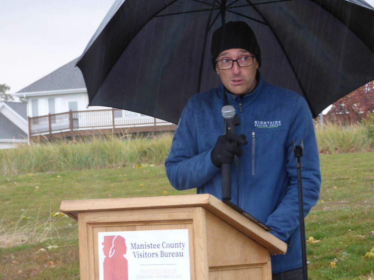 Origins Walk dedication draws crowd in Manistee