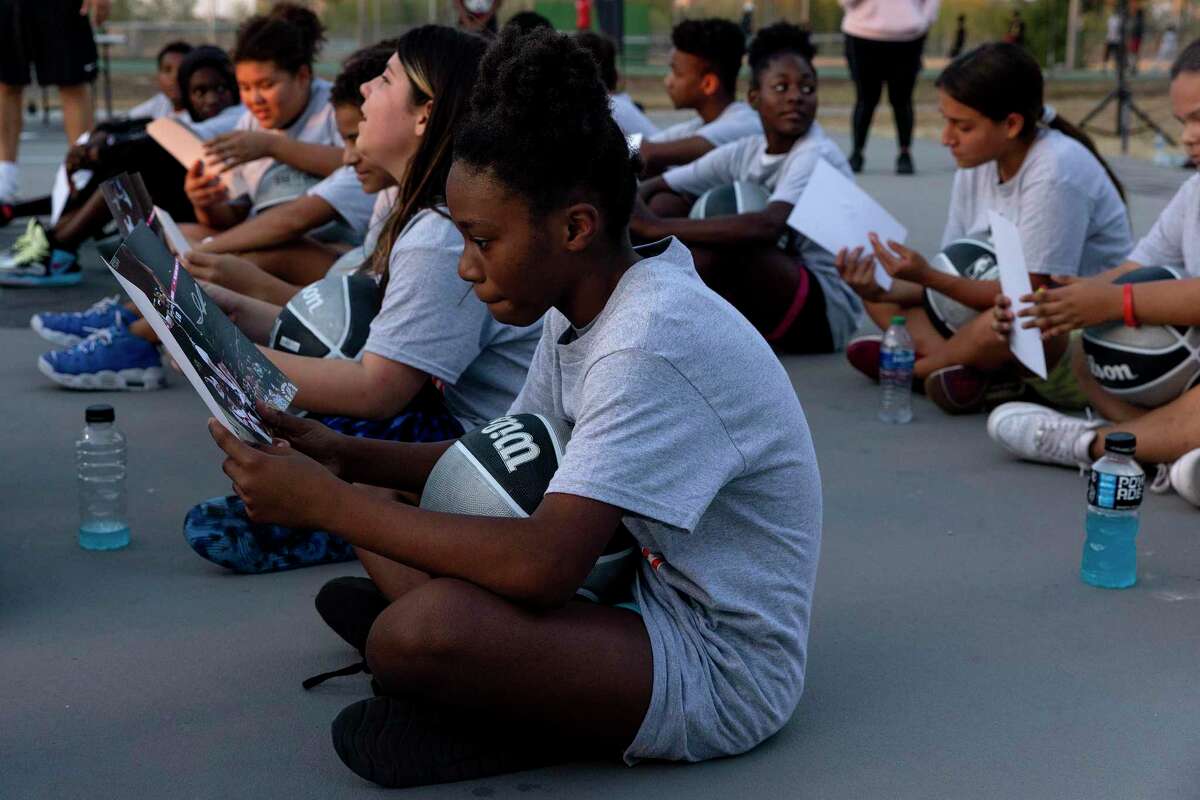 Spurs, city unveil renovated court at Copernicus Park