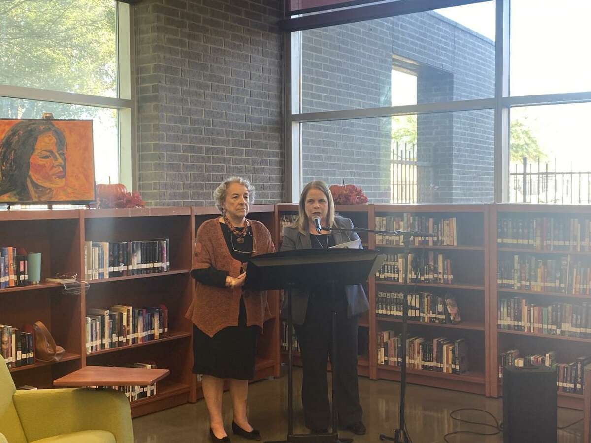Laredo writer tells students importance of reading