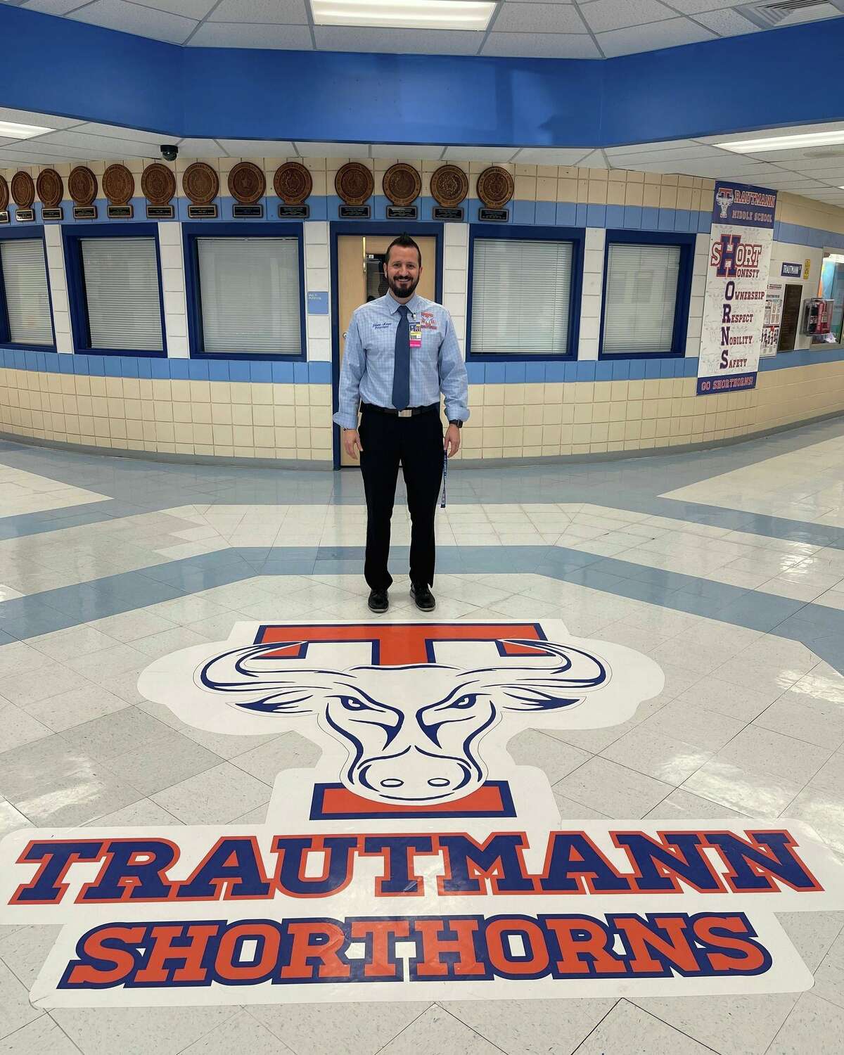 Laredo middle school aims to continue high expectations with SBDM meeting