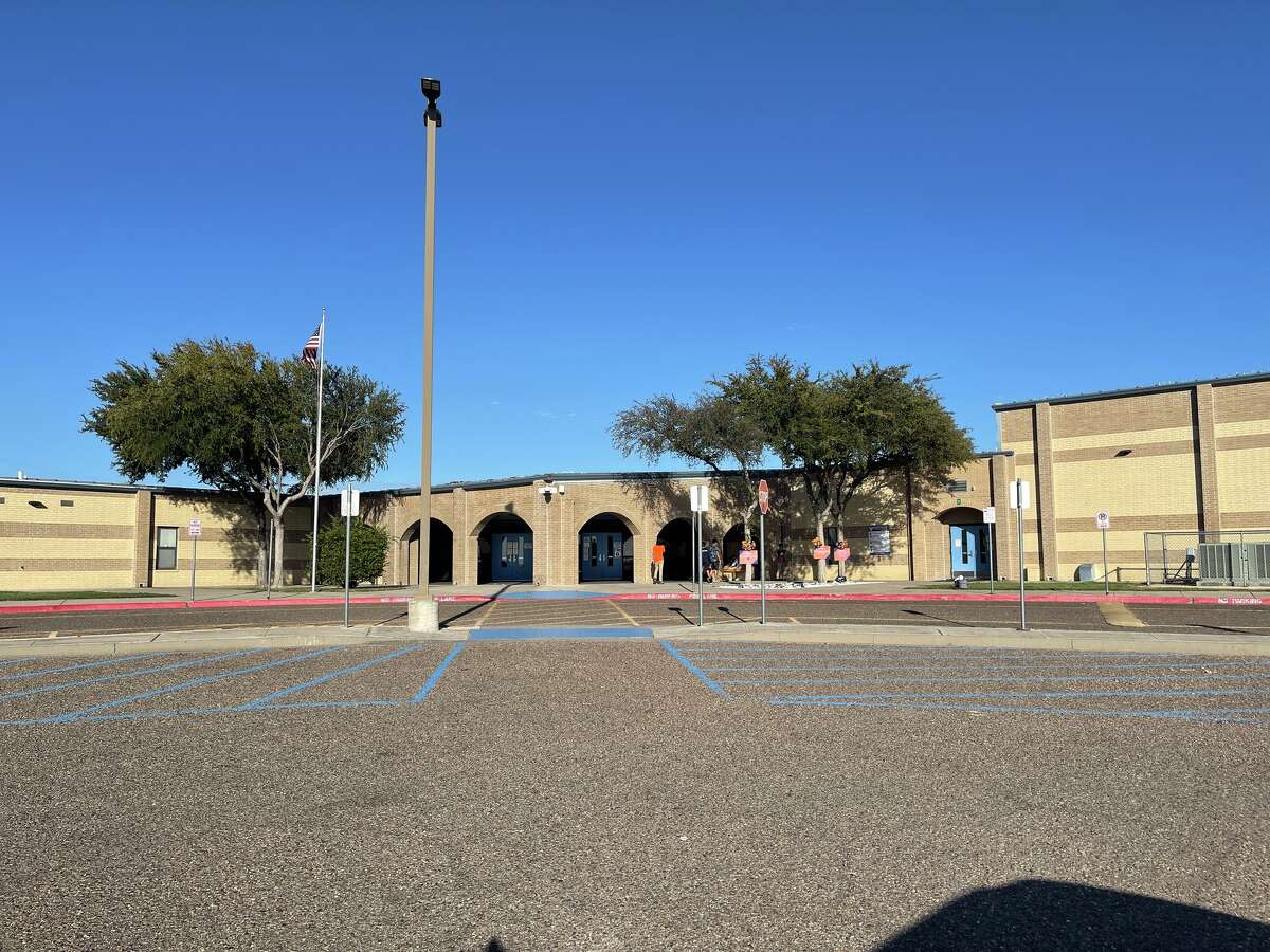 Laredo middle school aims to continue high expectations with SBDM meeting