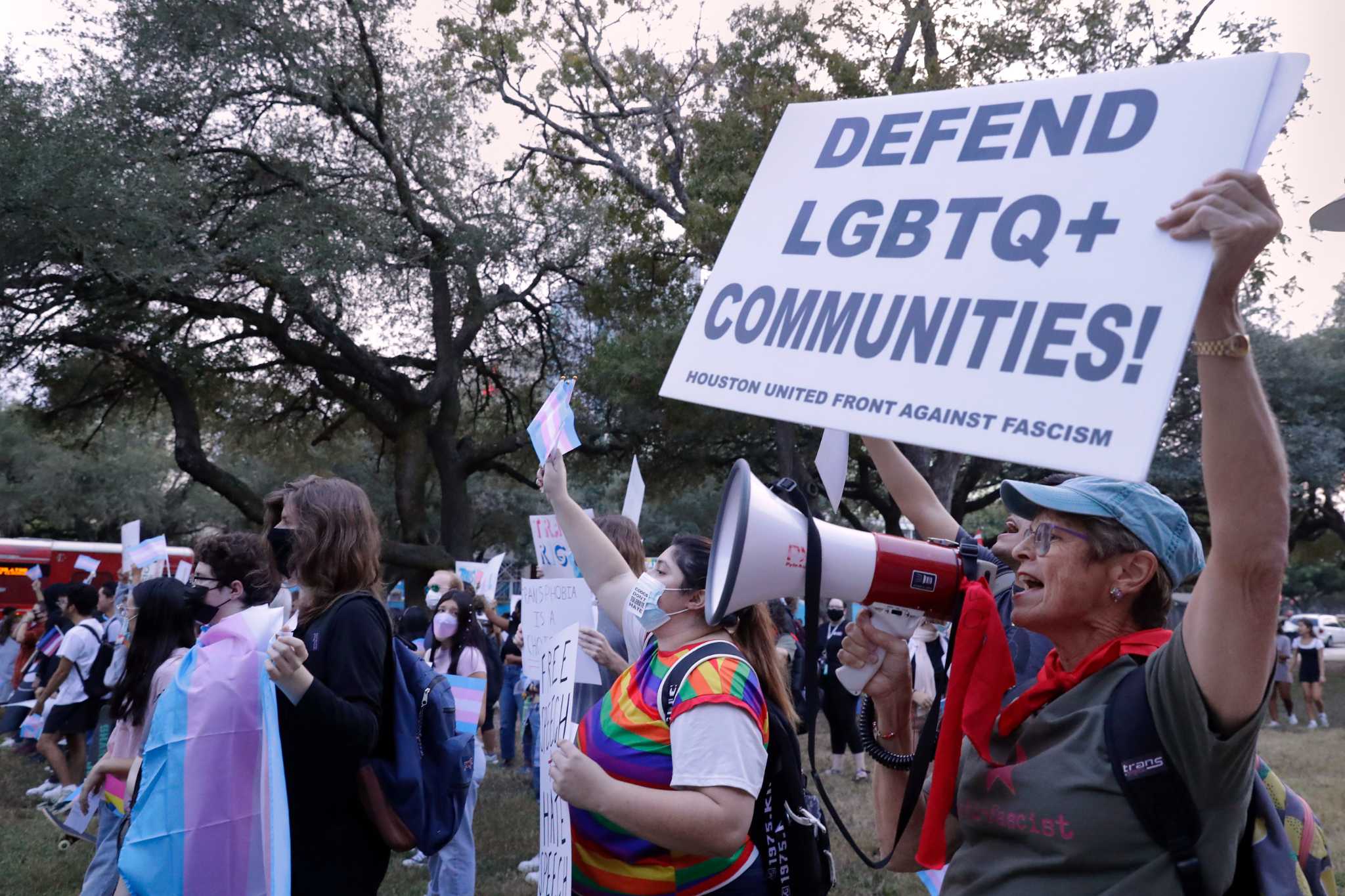 Matt Walsh at UH: Hundreds attend, trans rights allies protest