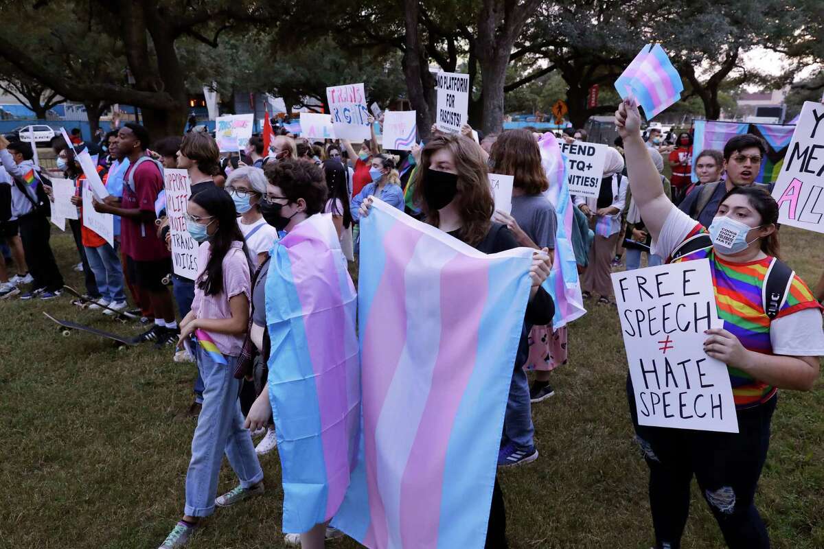 Matt Walsh at UH: Hundreds attend, trans rights allies protest