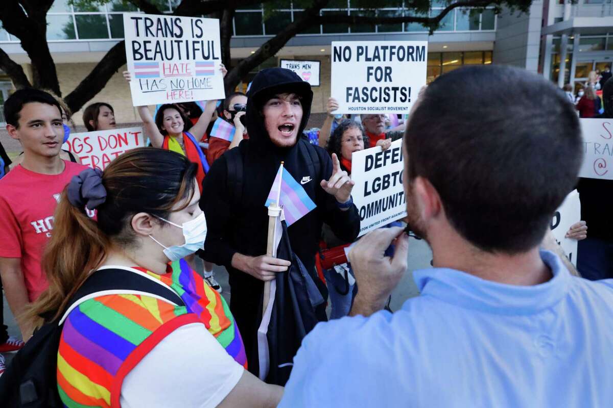 Matt Walsh at UH: Hundreds attend, trans rights allies protest