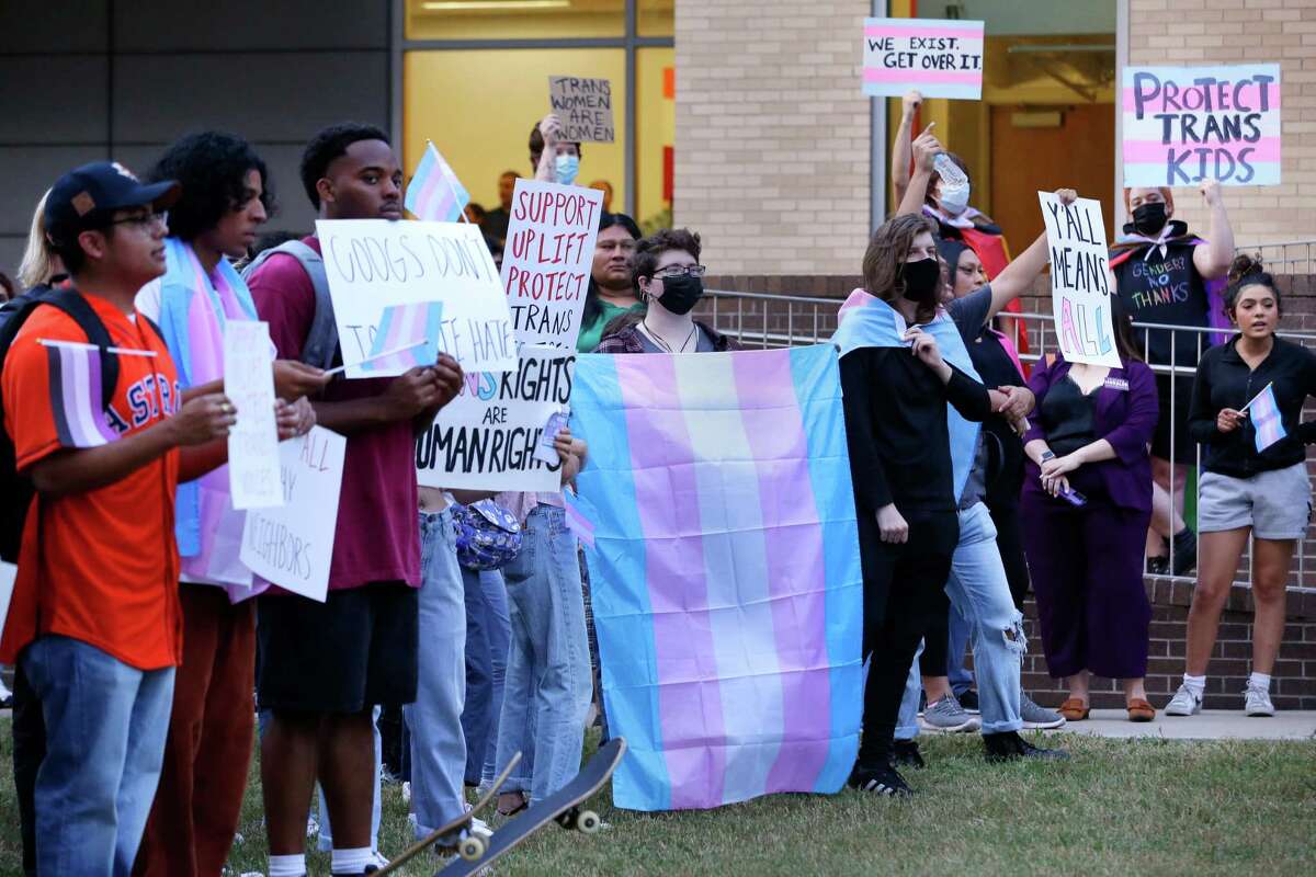 Matt Walsh at UH: Hundreds attend, trans rights allies protest
