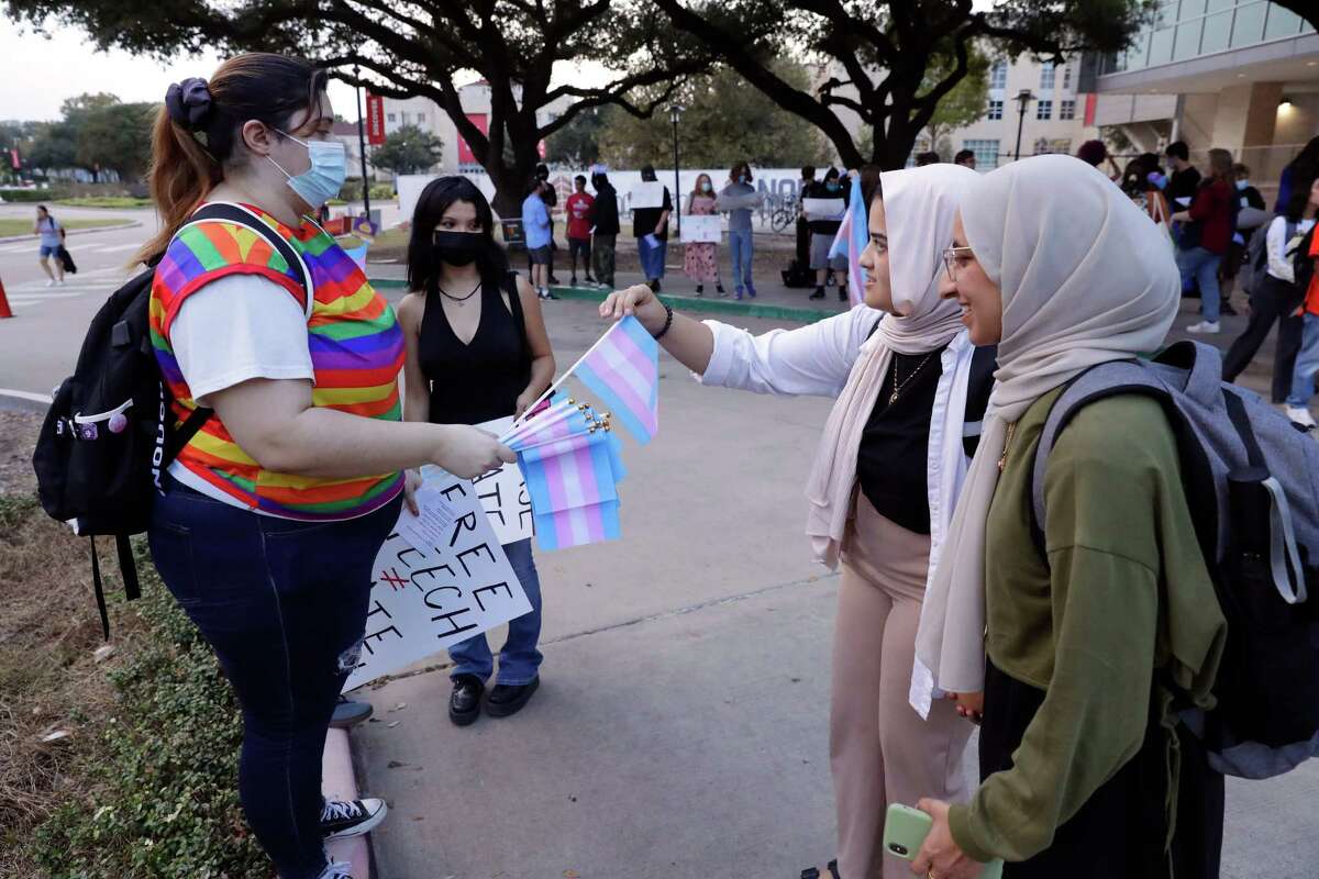 Matt Walsh at UH: Hundreds attend, trans rights allies protest