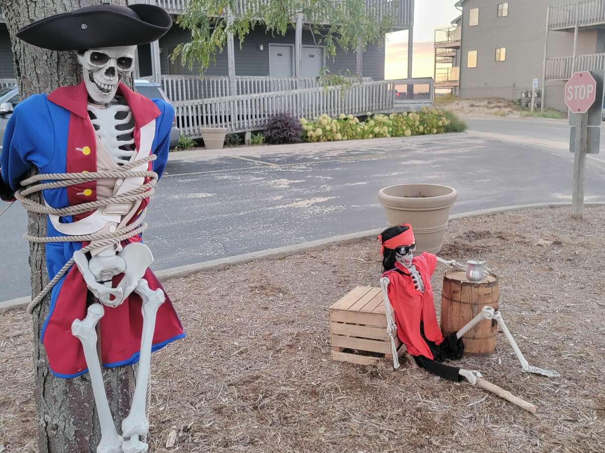Spooky, scary skeletons put on Halloween show in Frankfort