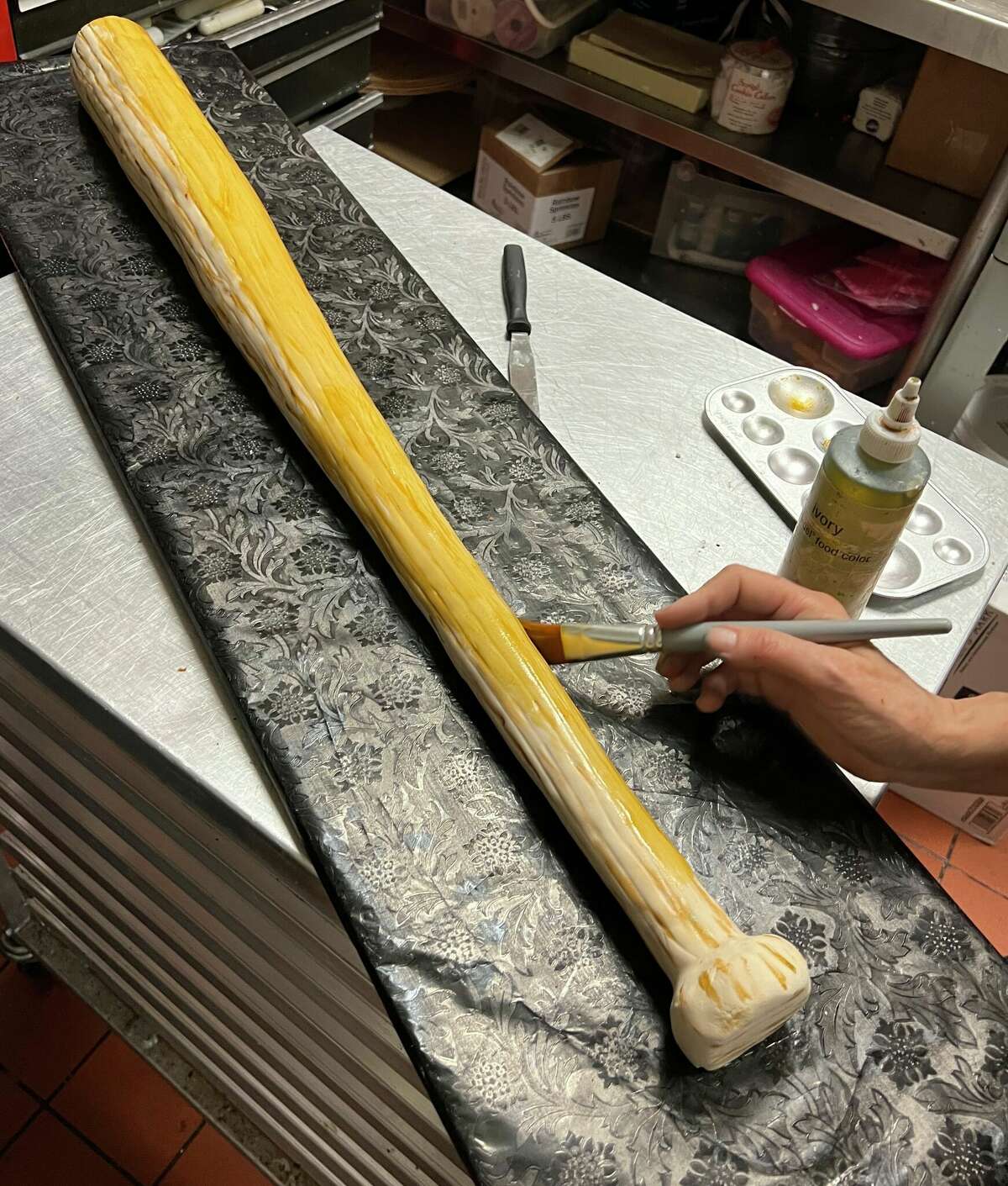 Astros baseball bat becomes cake at Houston bakery Rustika