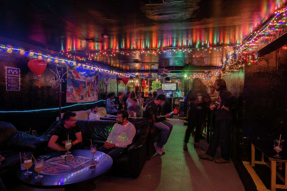 San Francisco Chinatown's perfect 85-year-old dive bar