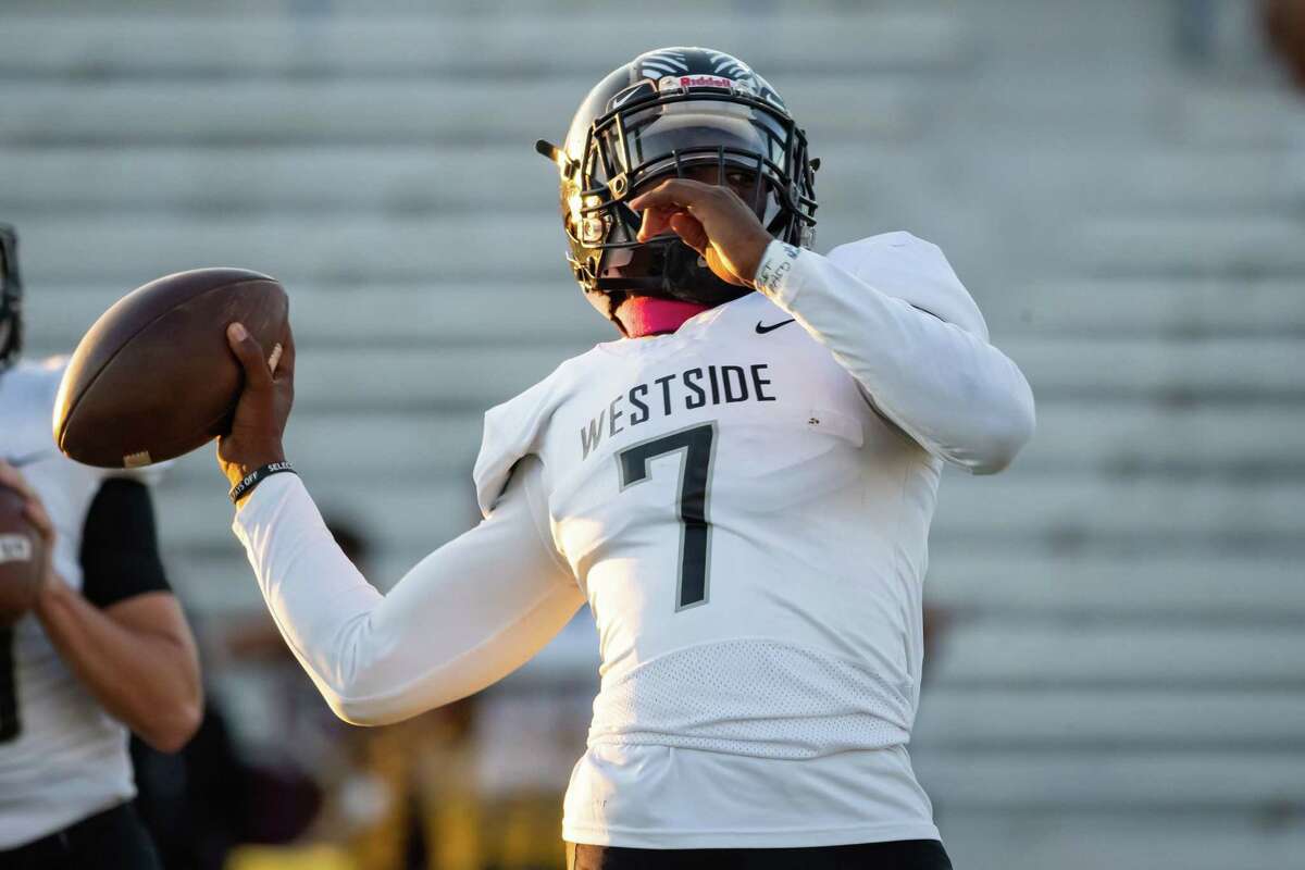 Heights Bulldogs hold off Westside Wolves