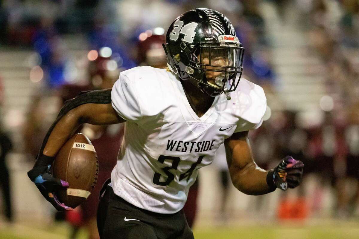 Heights Bulldogs hold off Westside Wolves