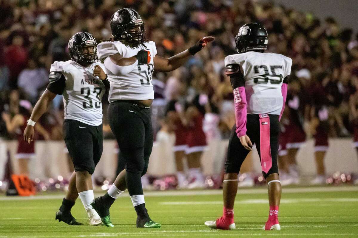 Heights Bulldogs hold off Westside Wolves