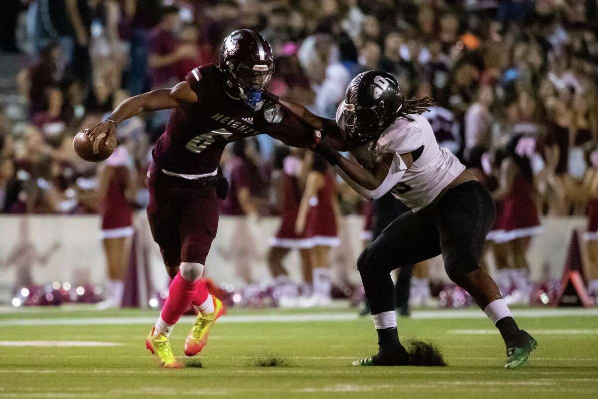 Heights Bulldogs hold off Westside Wolves