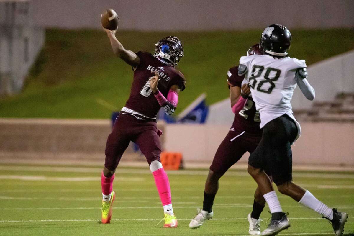 Heights Bulldogs hold off Westside Wolves