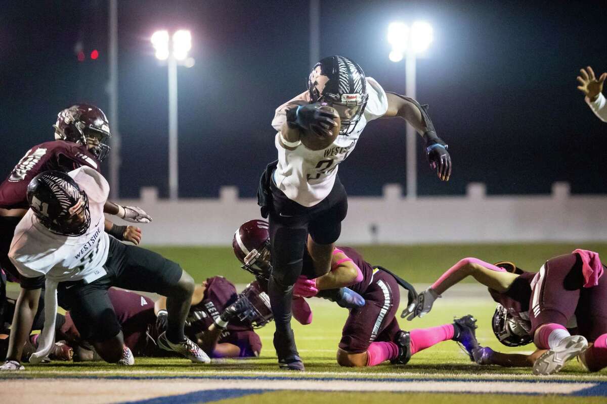 Heights Bulldogs hold off Westside Wolves