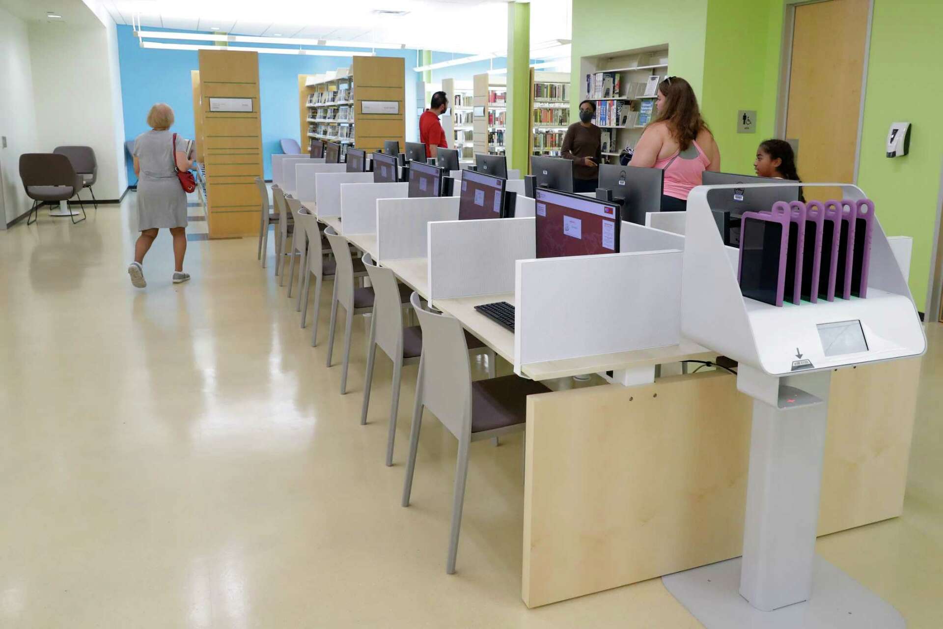 One of Houston's busiest libraries reopens after 5 years