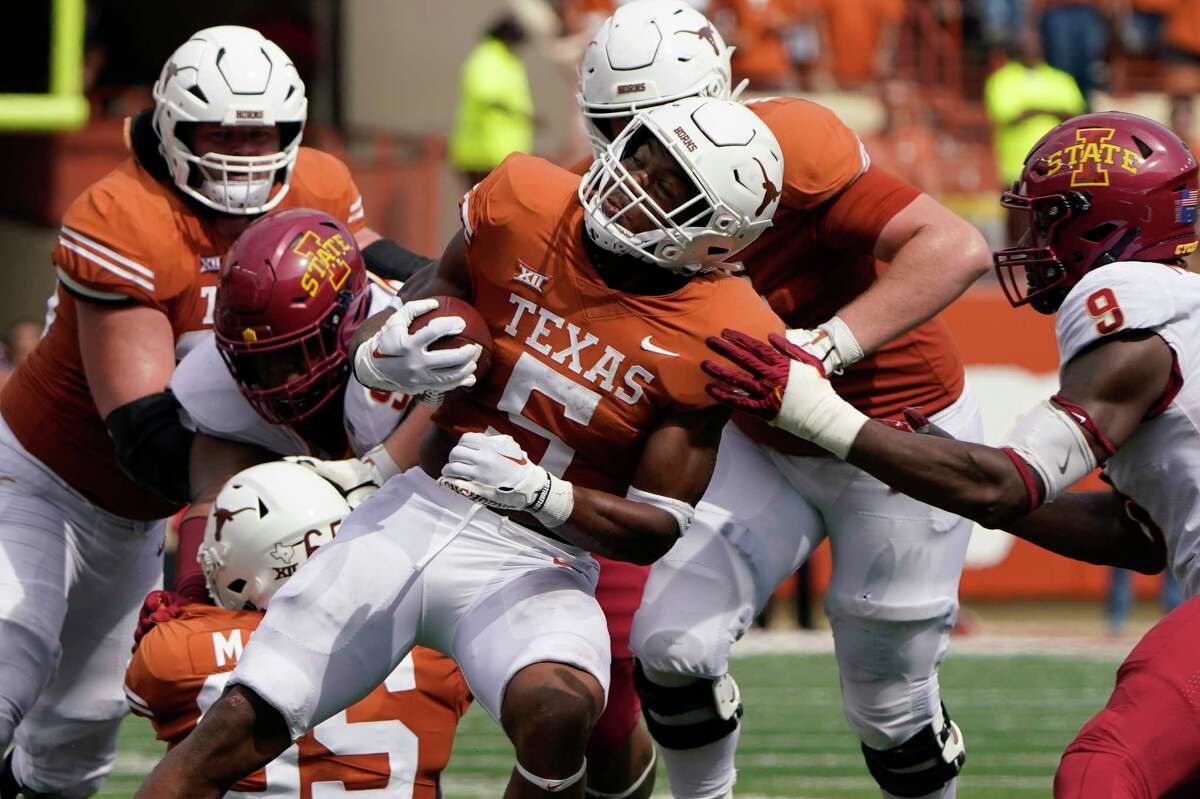 College football: Texas snaps losing streak to Iowa State