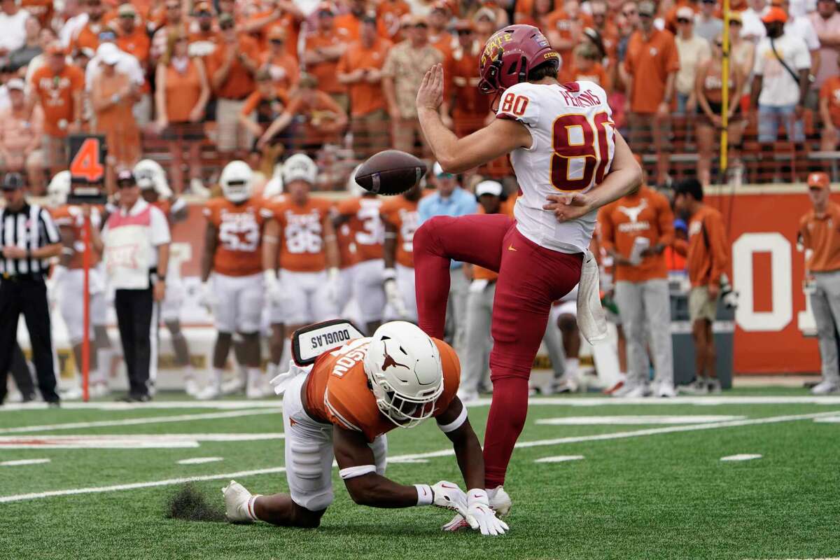 College football: Texas snaps losing streak to Iowa State