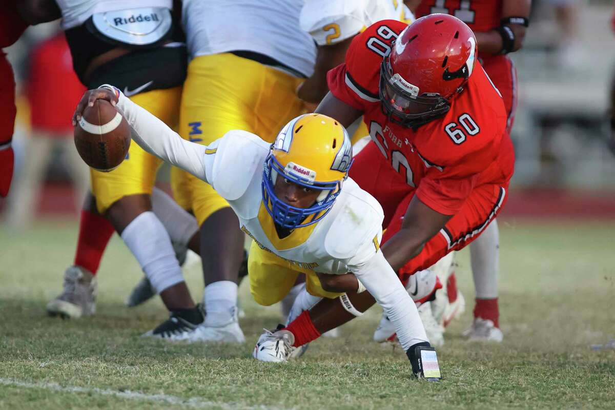 Booker T. Washington Eagles defeat Furr Brahmans