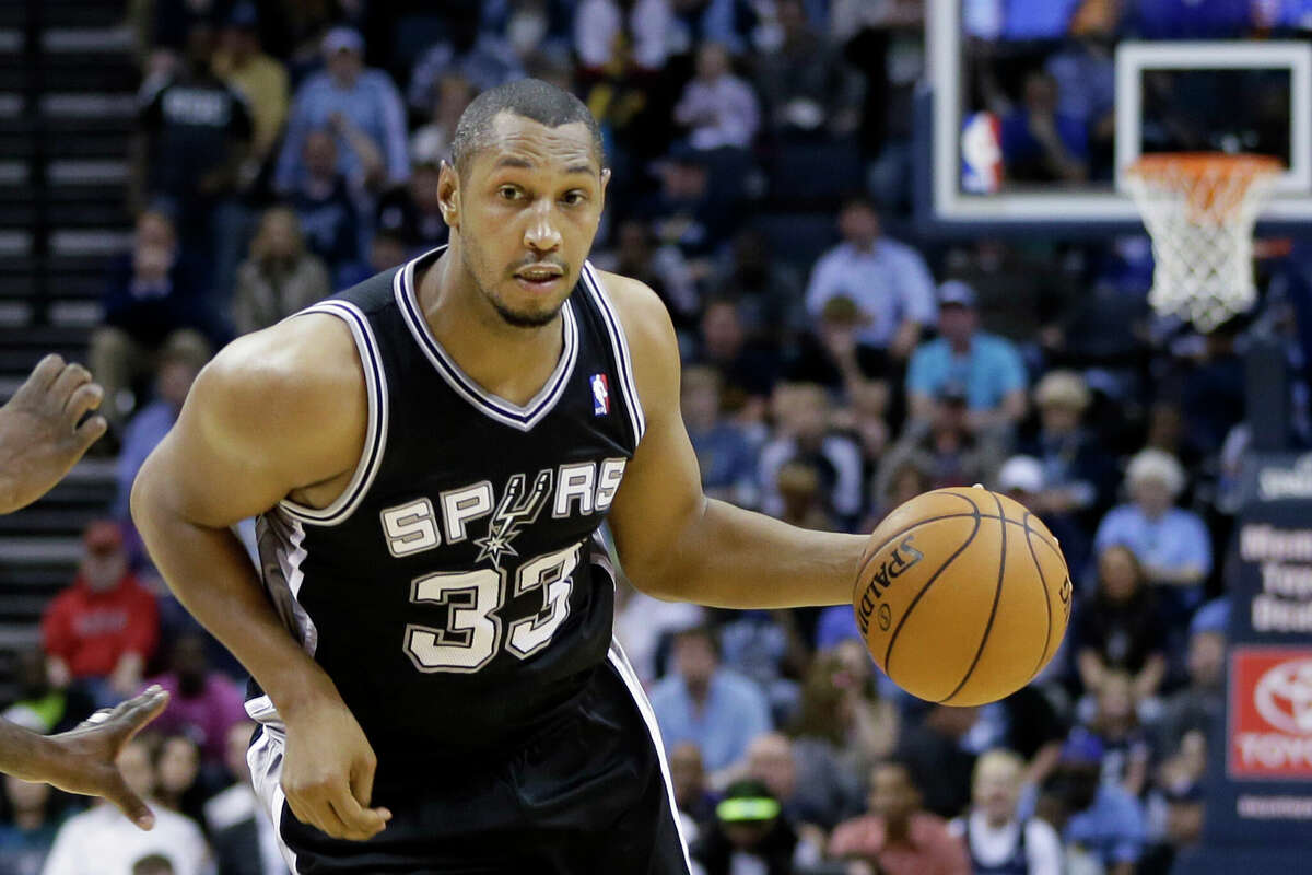 Former Spur Boris Diaw returns to court to chase one last title