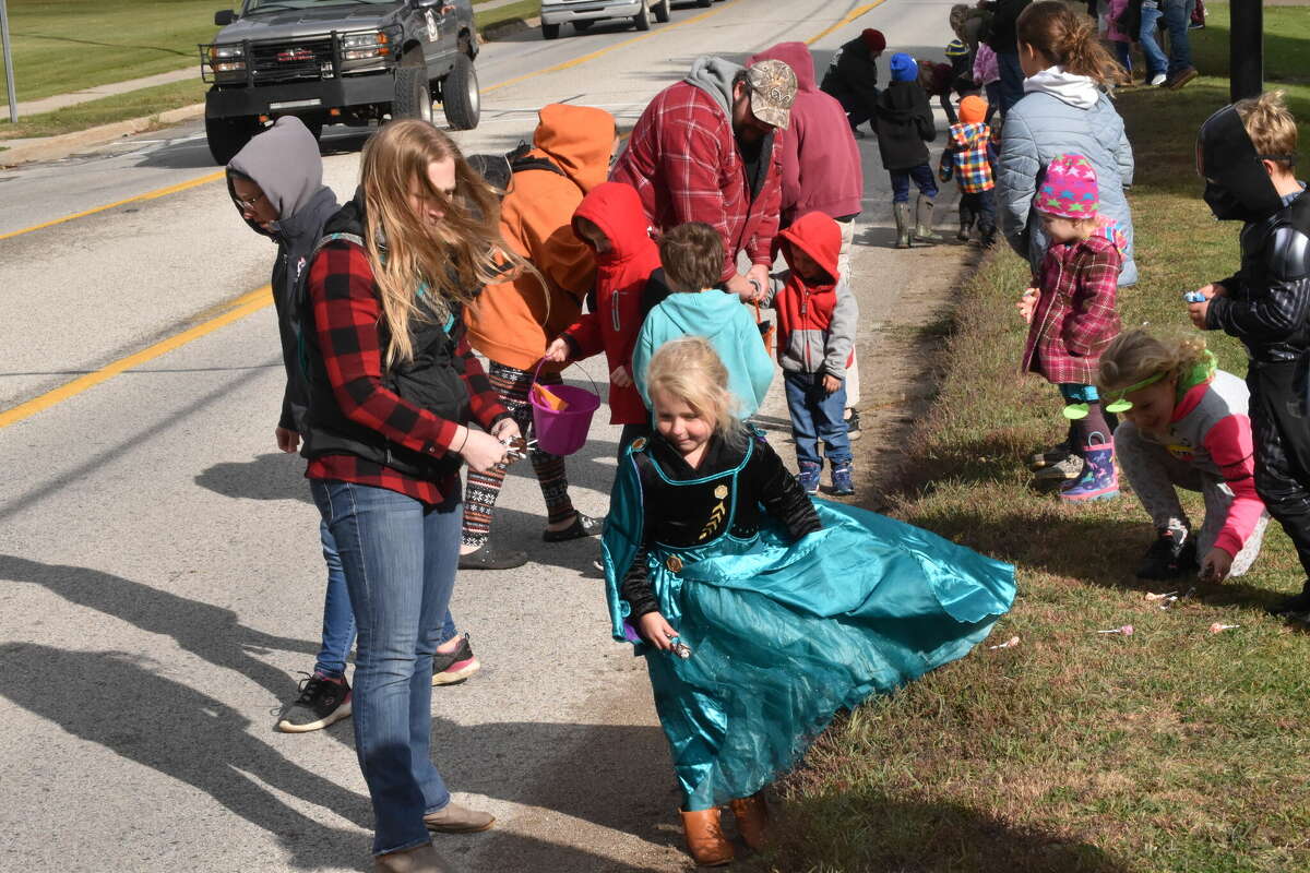 Barryton, Michigan Festival brings costume parade to downtown