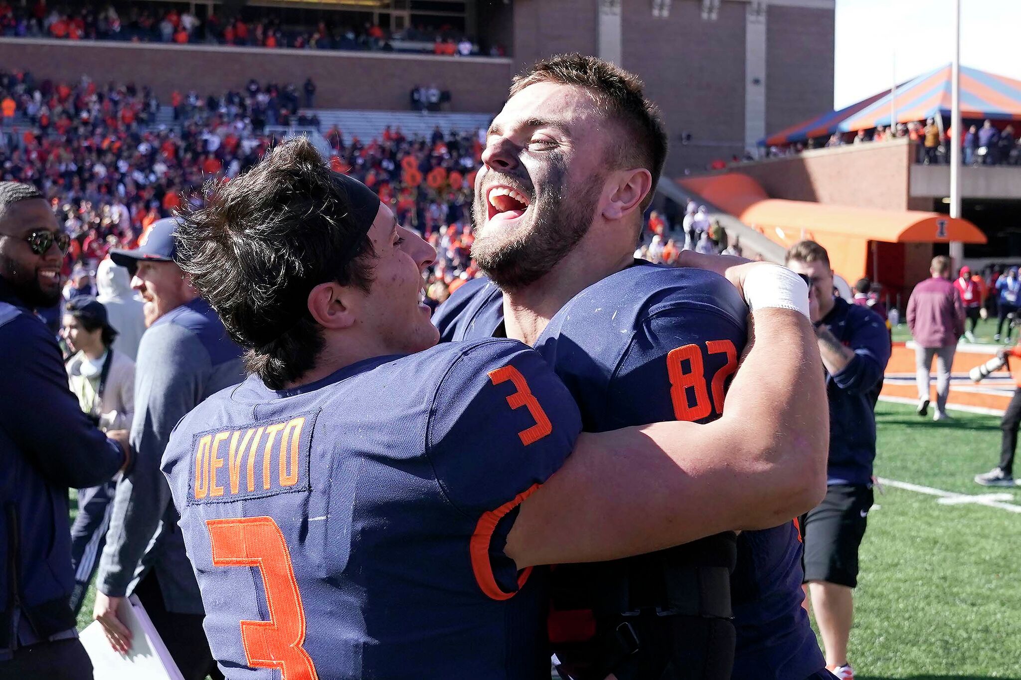 Climbing Illini football team continues to impress
