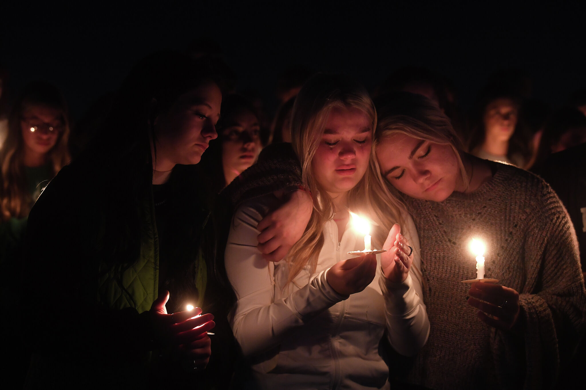 Port Neches-Groves communities members gather to mourn student Morgan ...