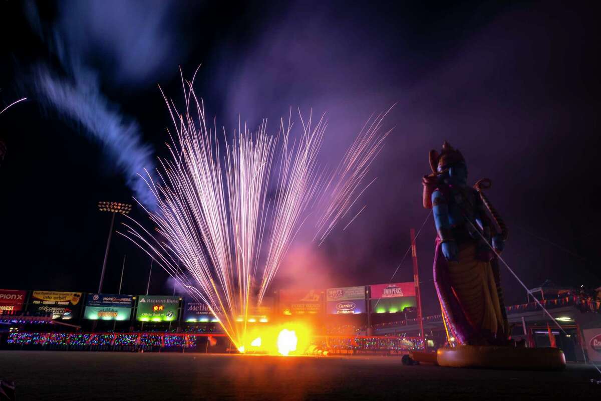 Houston celebrates Diwali, the festival of lights, after 2 quiet years